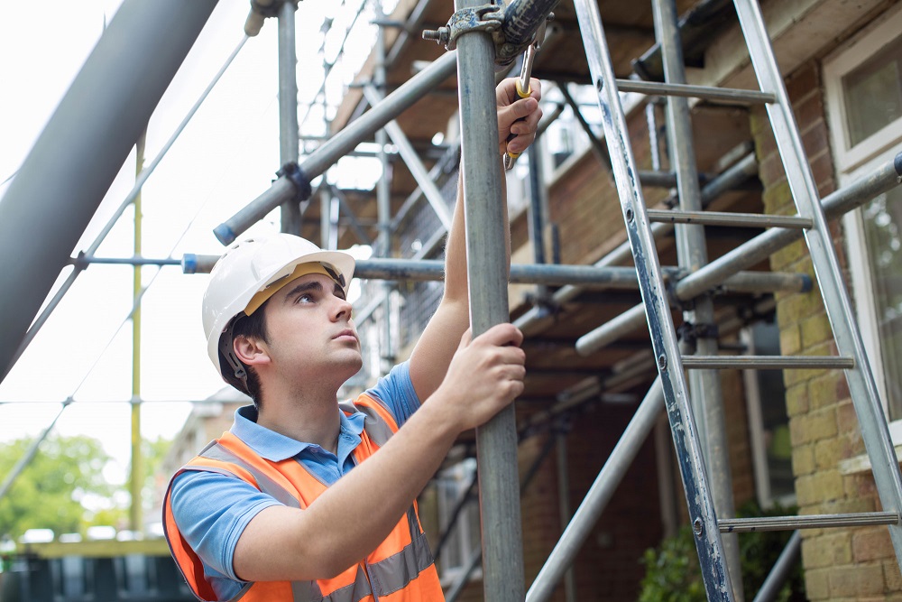 Who can complete a scaffold inspection? | Head Information